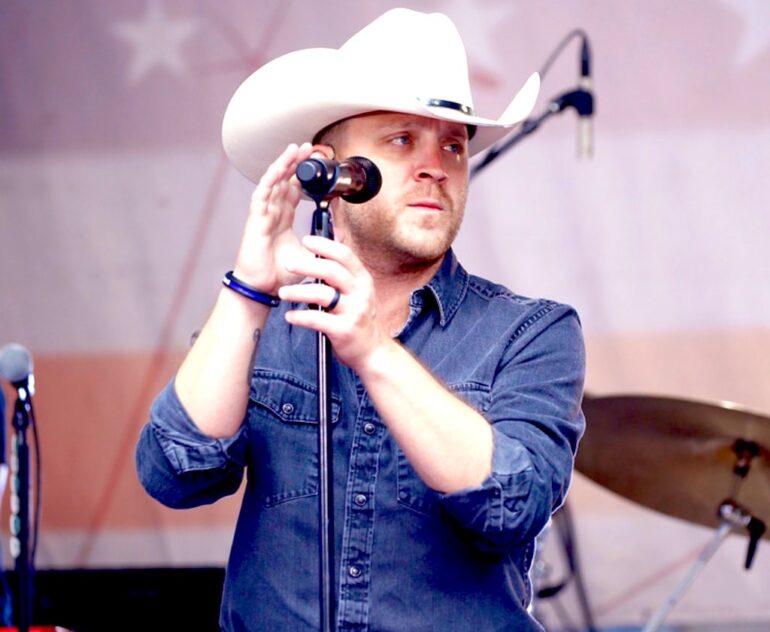 Justin Moore Performs "Ones That Didn't Make It Back Home" On This Day ...
