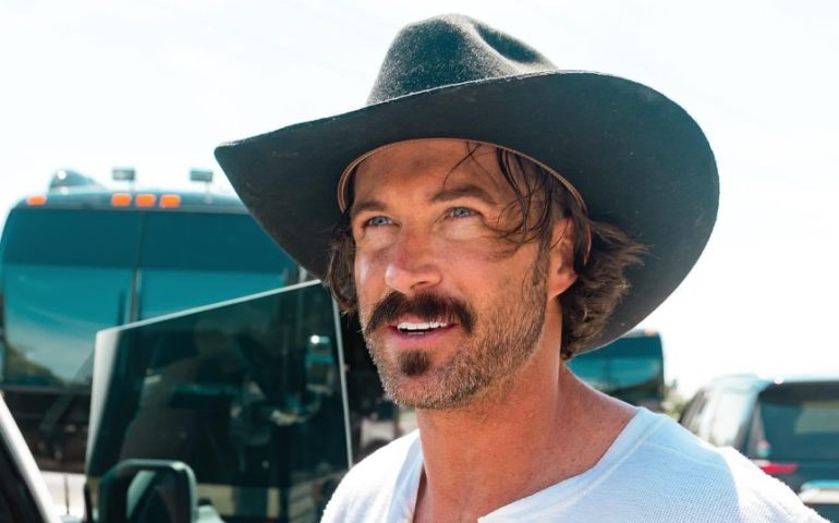 Riley Green Adds New Dates To His 'Damn Country Music Tour'