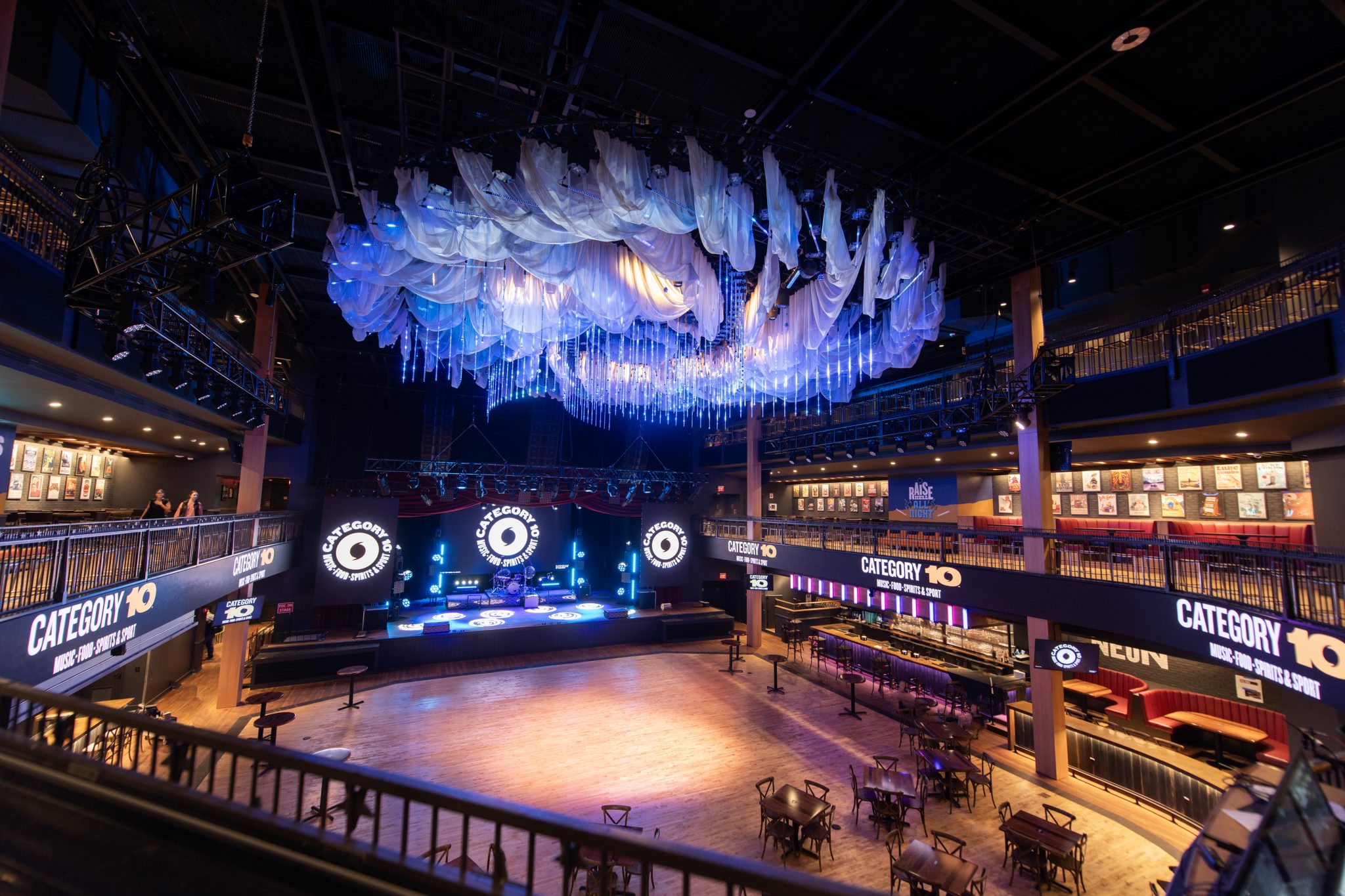 Luke Combs Celebrates New Nashville Bar, Category 10, With a Soft ...