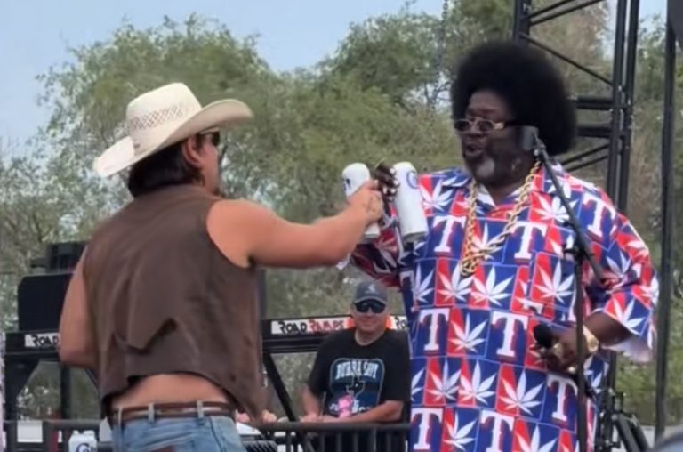 Gavin Adcock & Afroman Perform "Crazy Rap (Colt 45 & 2 Zig Zags)" At ...